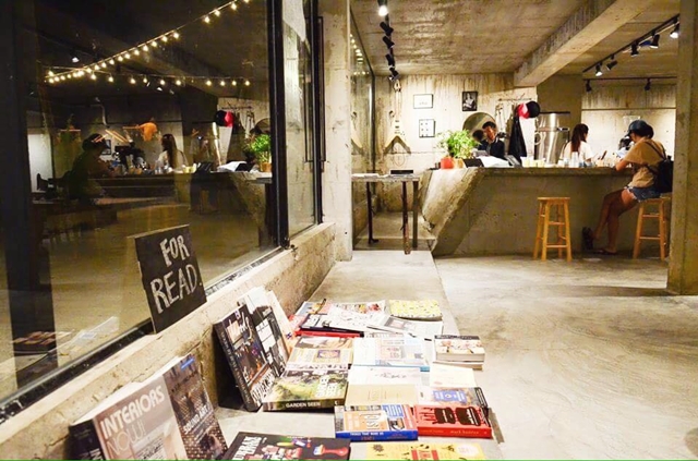 Artist Lolay has opened a cafe-gallery in Hua Hin. And we're a little ...