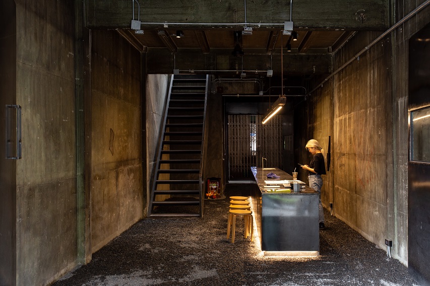 Art breathes life into this crumbling Sam Yan shop-house - BK Magazine ...
