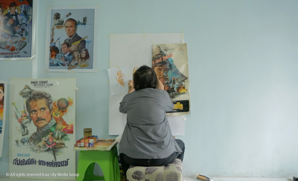 [VIDEO] The man keeping Thailand's hand-drawn movie poster art alive ...