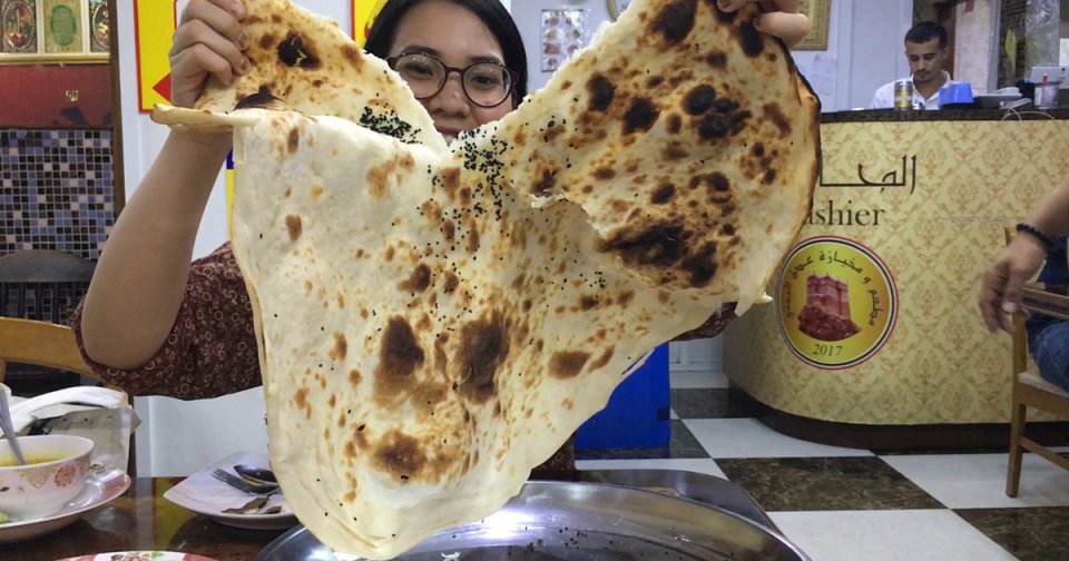 Yemeni restaurant in Bangkok serves world's biggest naan - BK Magazine ...