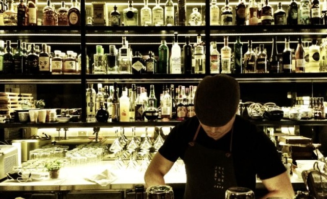 New nail salon-cum-bar Jekyll & Hyde now open on Tras Street - BK ...